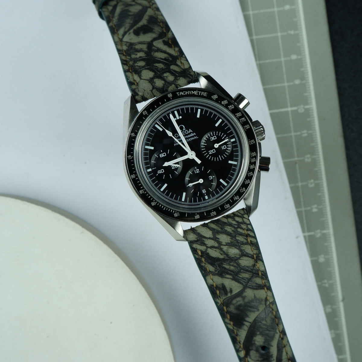 Omega Speedmaster Moonwatch Straps - Ostrich Leg Nubuck Green – Liger ...