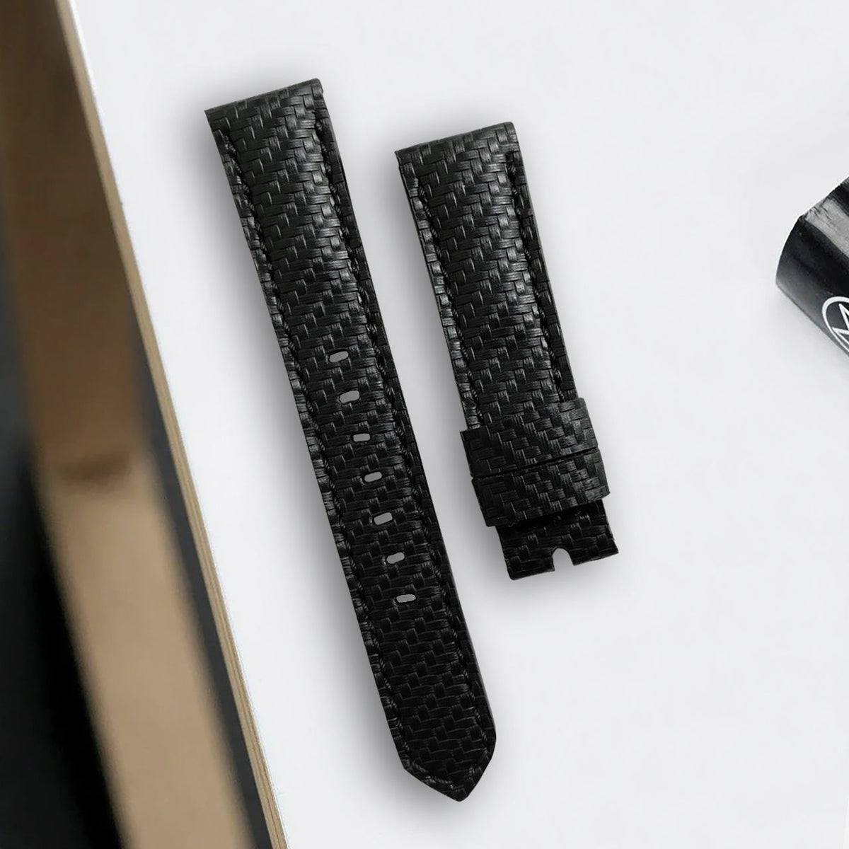 Breitling Avenger Straps - Carbon Fiber Black – Liger Straps