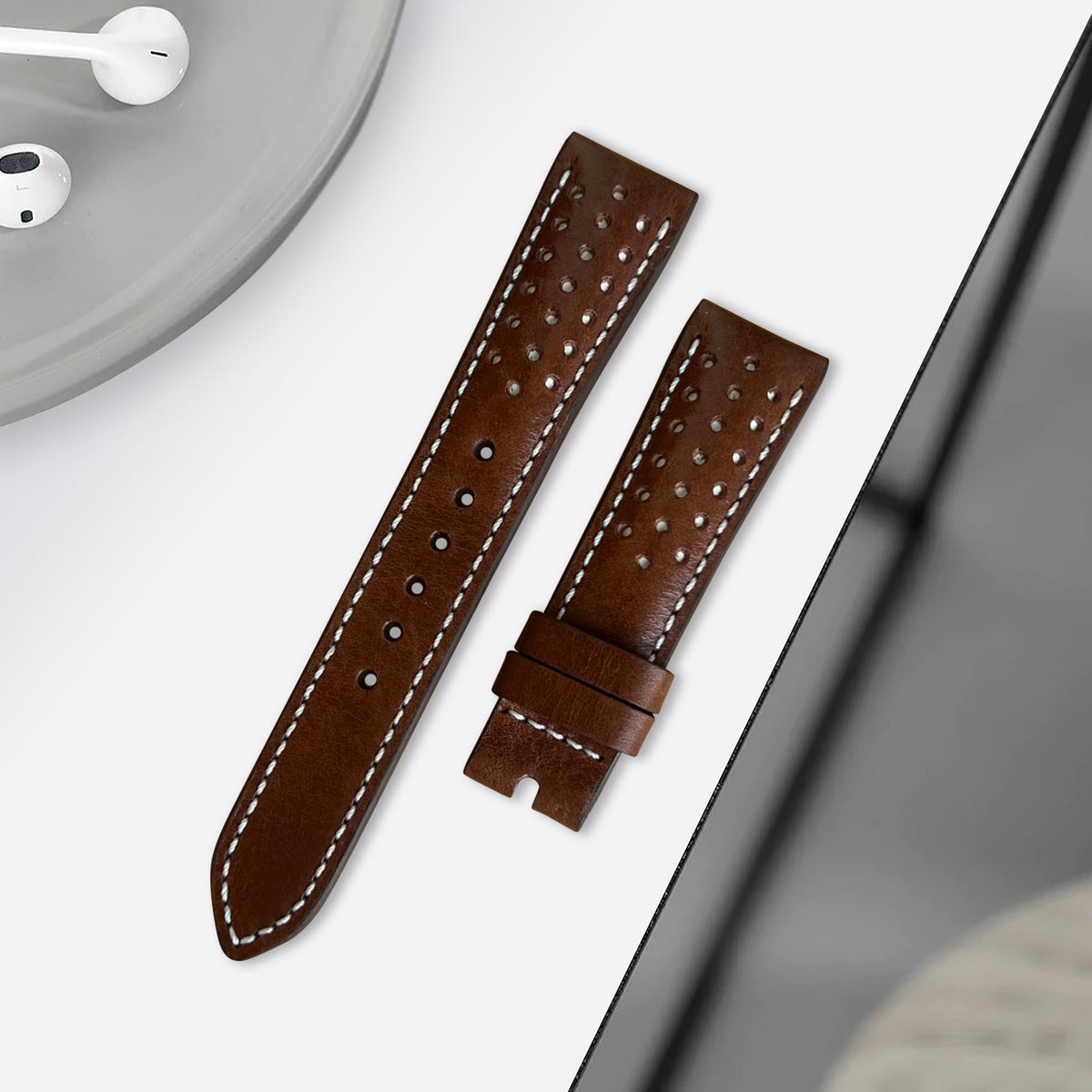 Omega Speedmaster Moonwatch - Racing Brown – Liger Straps